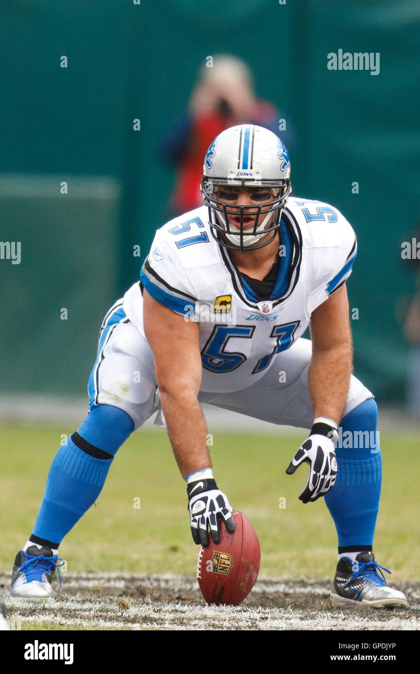 Detroit lions center dominic raiola hi-res stock photography and images ...