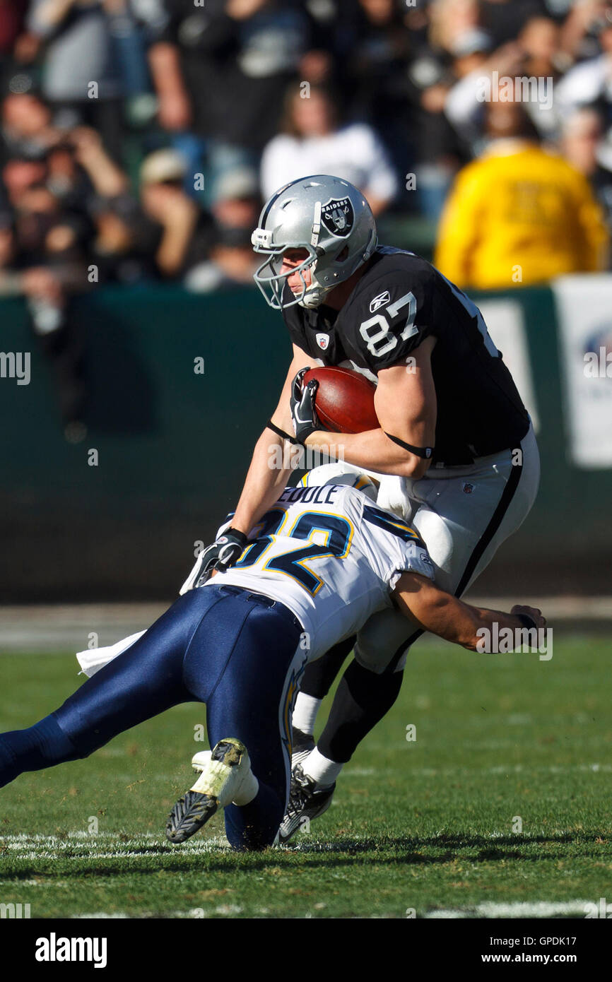Jan 1, 2012; Oakland, CA, USA; Oakland Raiders tight end Kevin Boss (87 ...