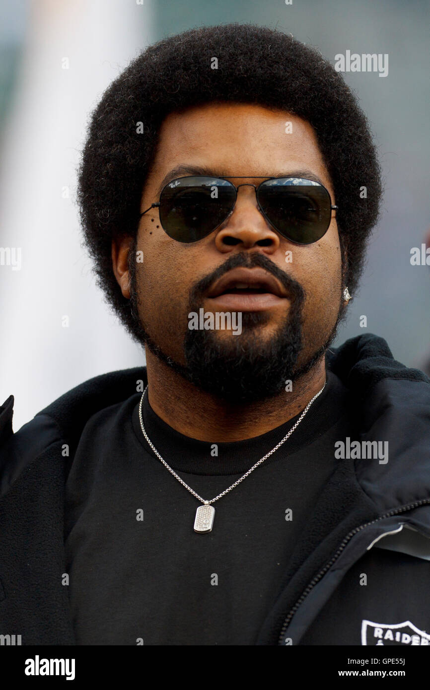 Sports ice cube hi-res stock photography and images - Alamy