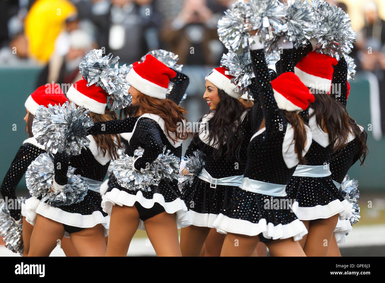 Oakland raiders cheerleaders hi-res stock photography and images - Alamy
