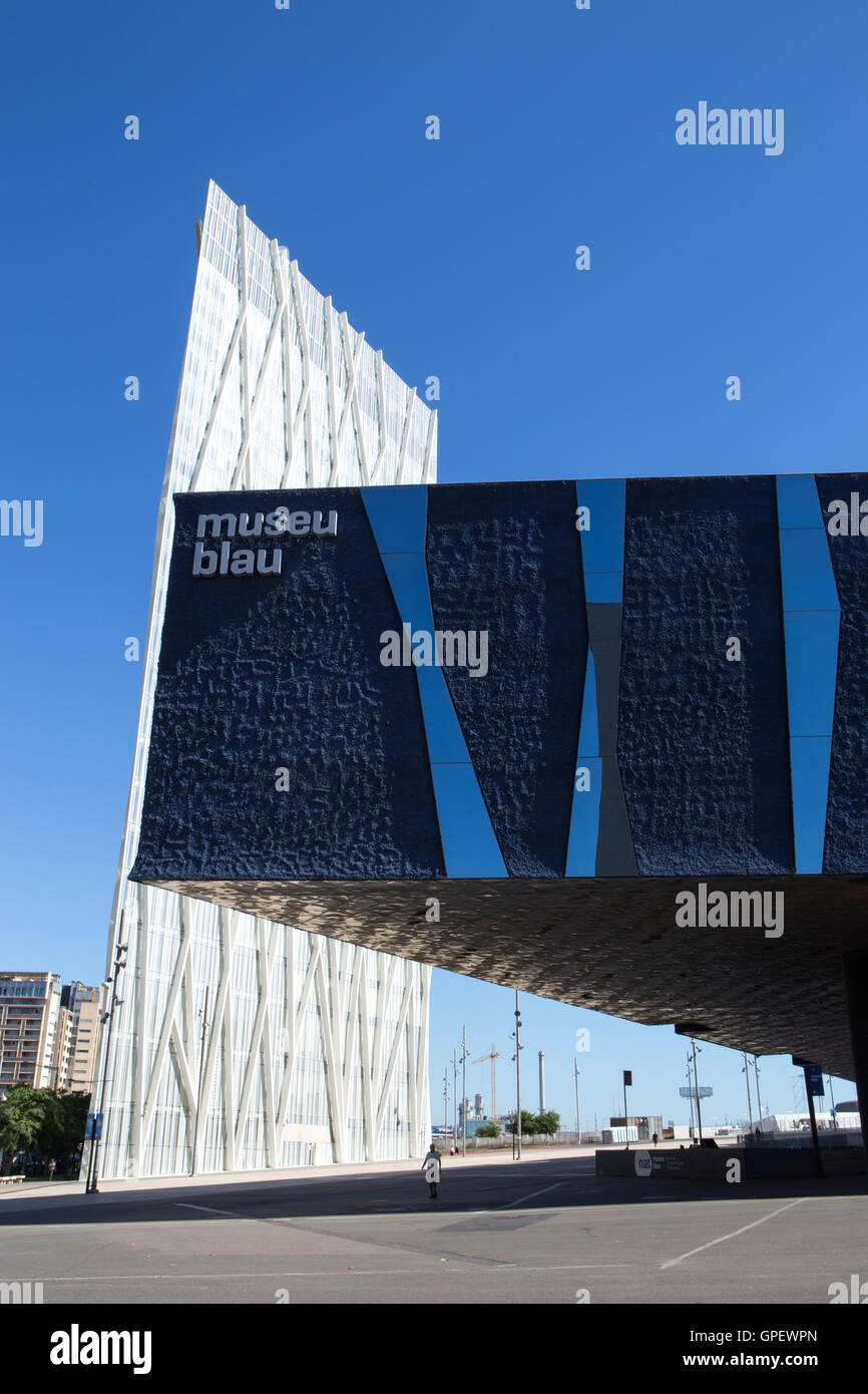 Diagonal lines in architecture hi-res stock photography and images - Alamy