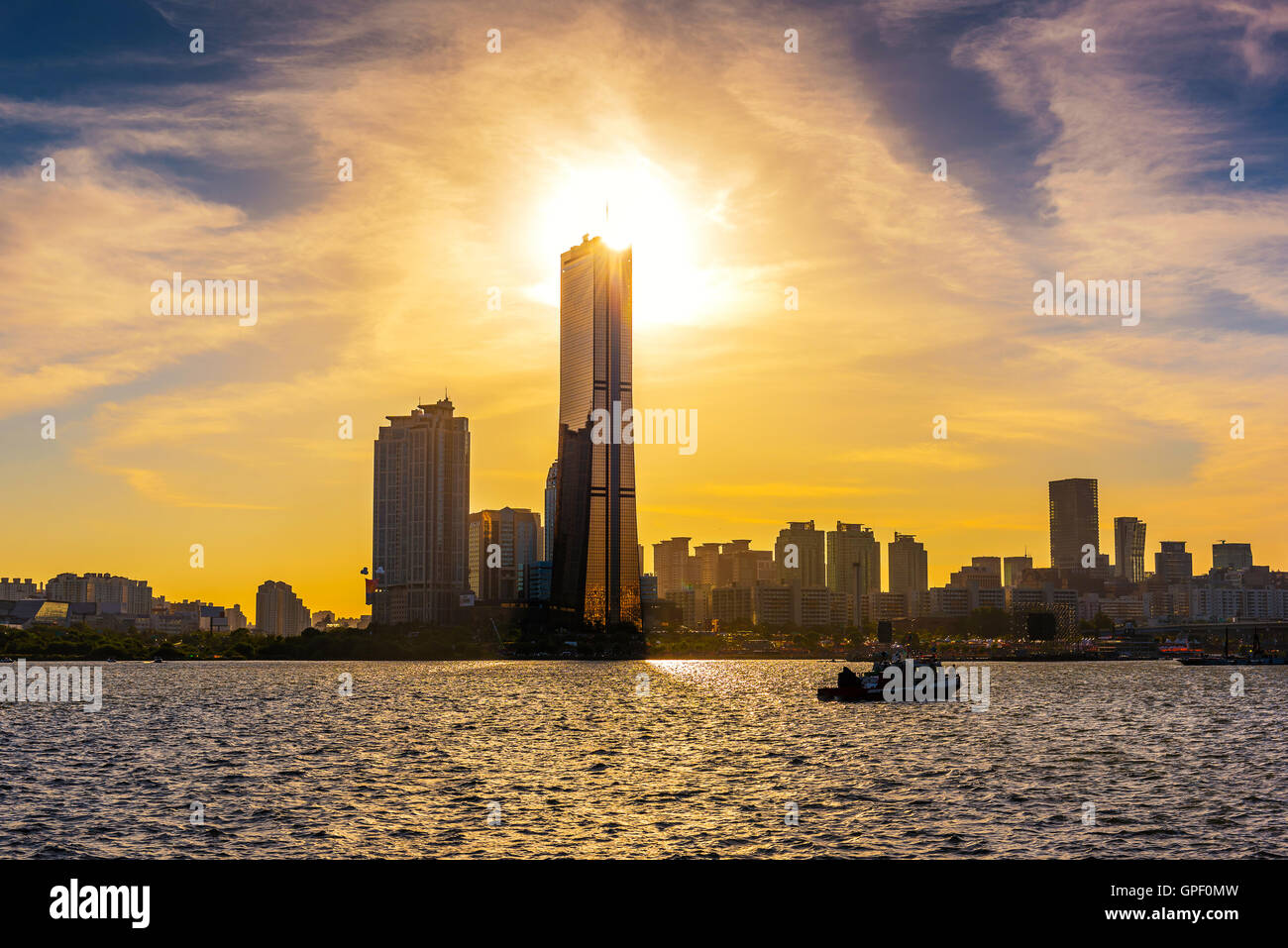 Sunset at seoul city and Downtown skyline in Seoul, South Korea Stock ...