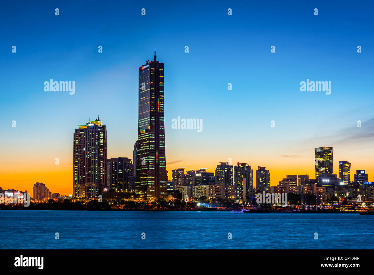 Sunset at seoul city and Downtown skyline in Seoul, South Korea Stock ...