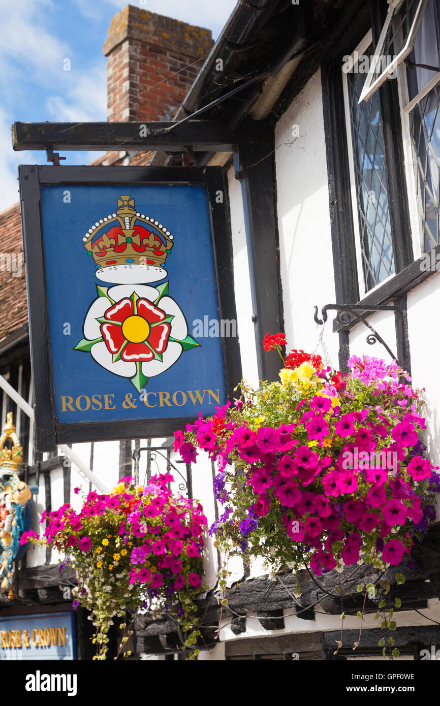 The old rose and crown hi-res stock photography and images - Alamy