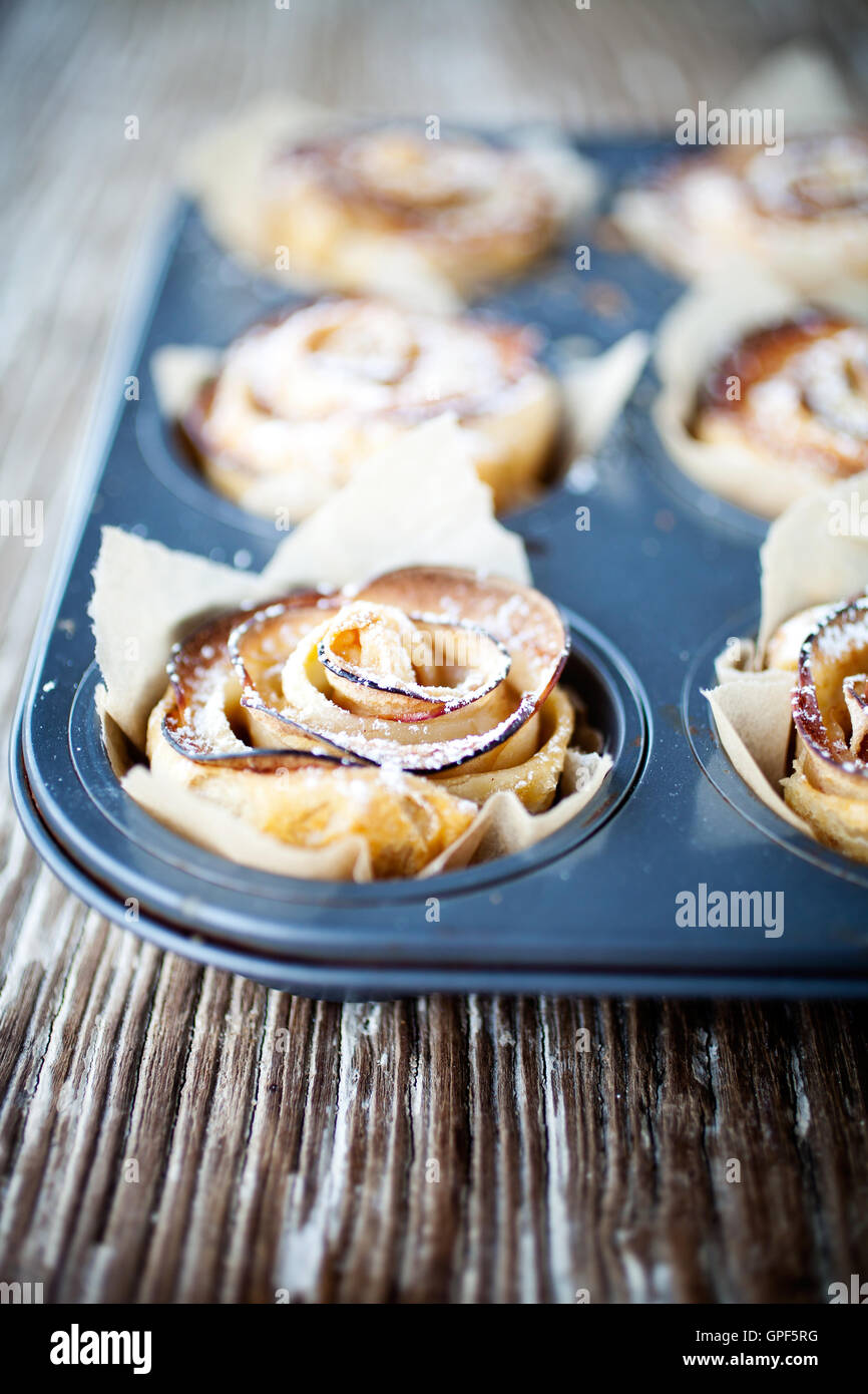 Apple rose puff pastries hi-res stock photography and images - Alamy