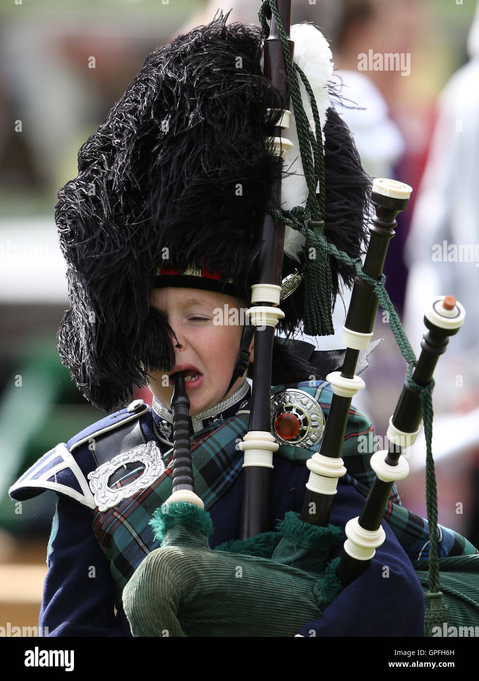 Pipe band member hi-res stock photography and images - Alamy