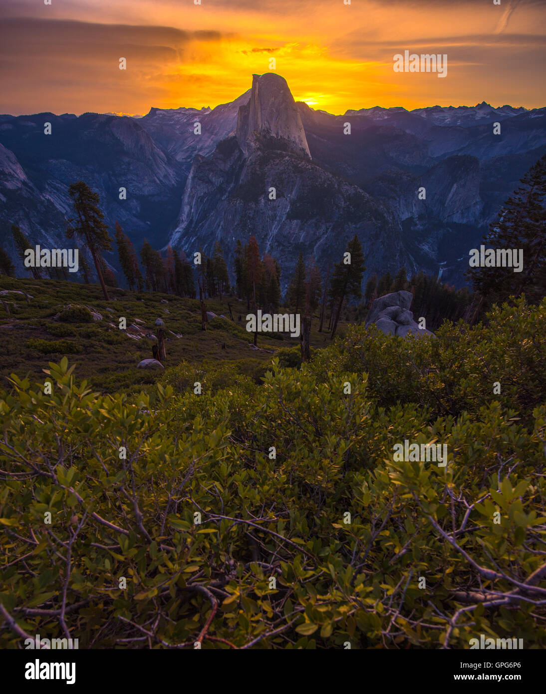 Yosemite falls from yosemite village hi-res stock photography and ...