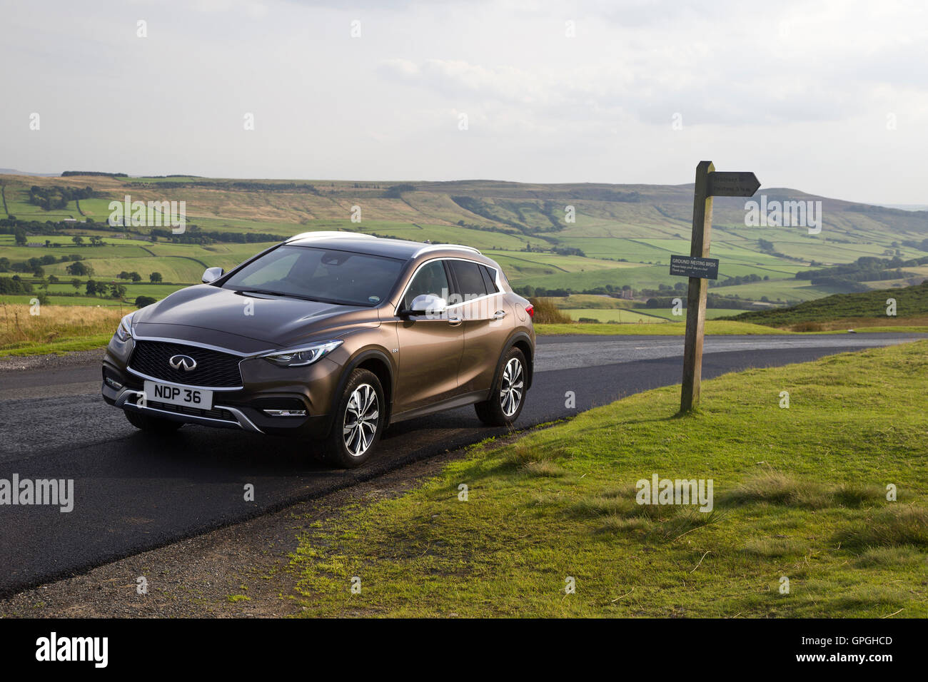 Bronze car hi-res stock photography and images - Alamy