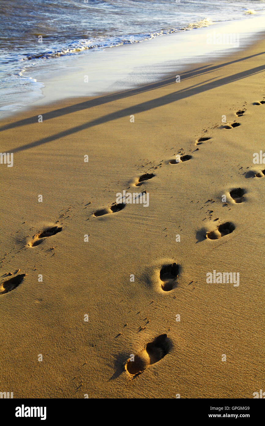 Foot at beach hi-res stock photography and images - Alamy