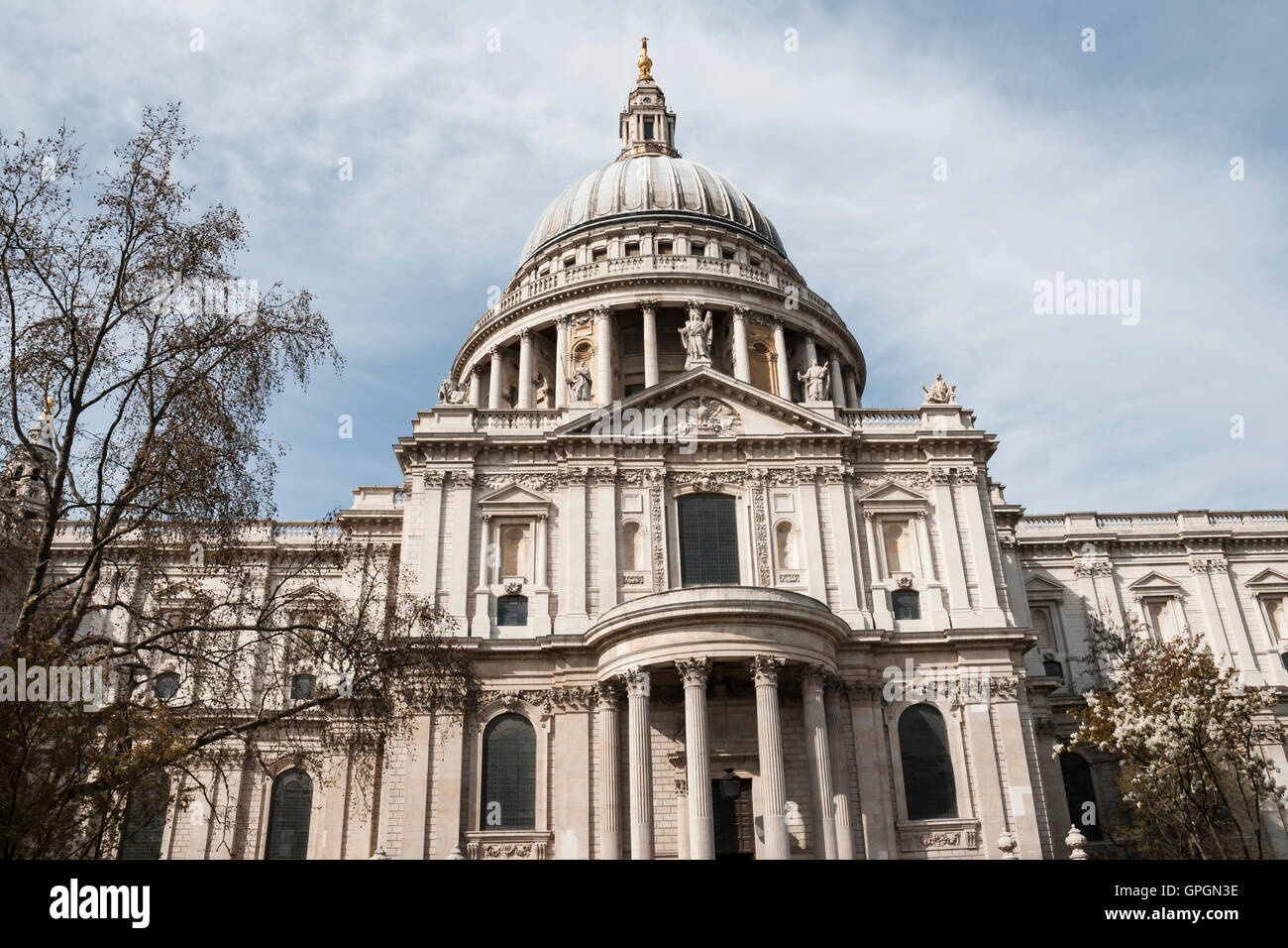 Cathedral front facade dome london hi-res stock photography and images ...