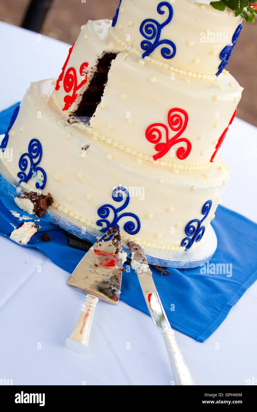 Wedding cake slice missing hi-res stock photography and images - Alamy