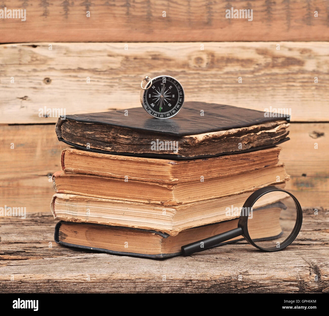 Old visual compass hi-res stock photography and images - Alamy
