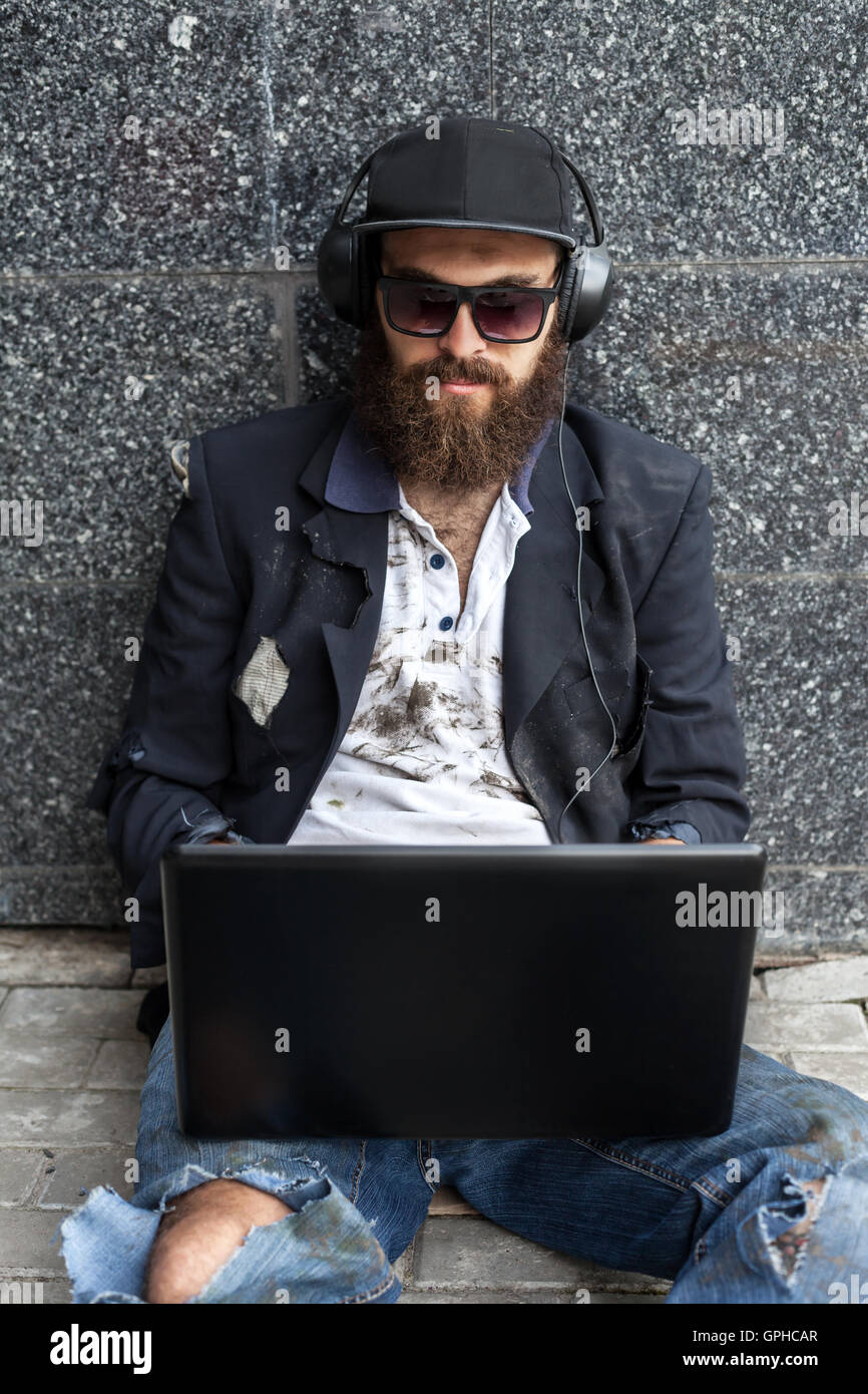 Internet male hi-res stock photography and images - Alamy
