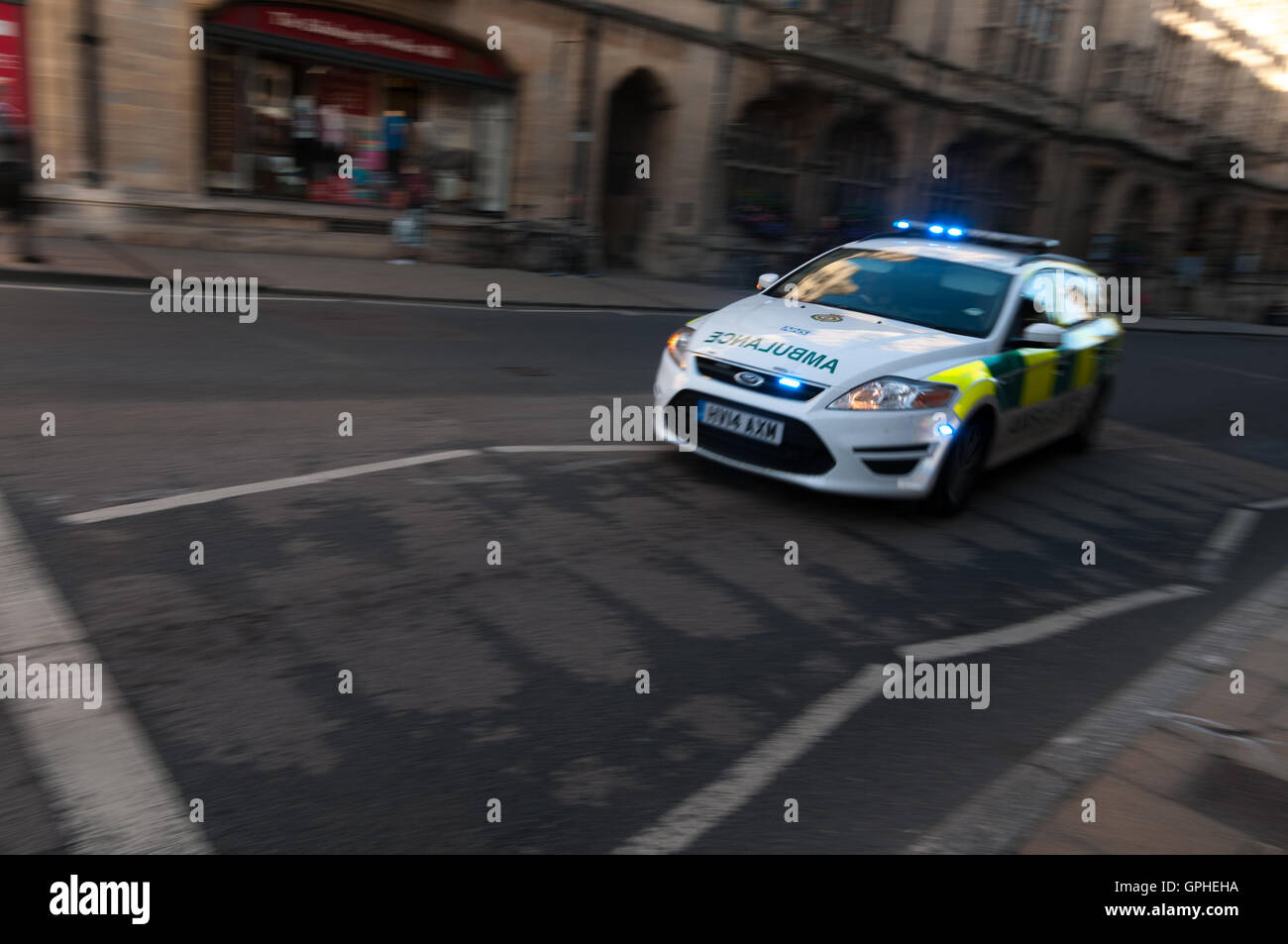Ambulance rushing hi-res stock photography and images - Alamy