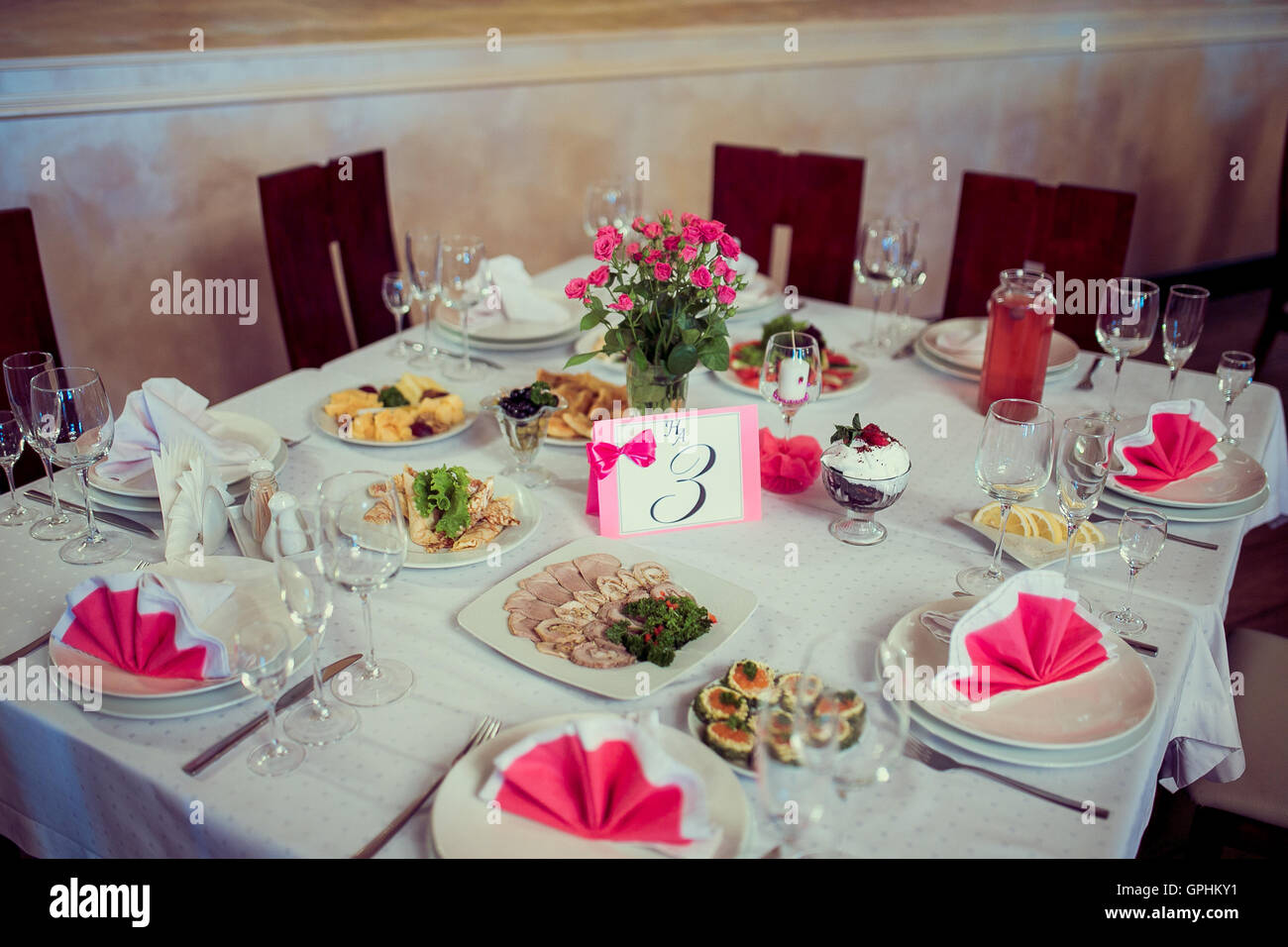 Good served table with food and drink in a restaurant Stock Photo - Alamy