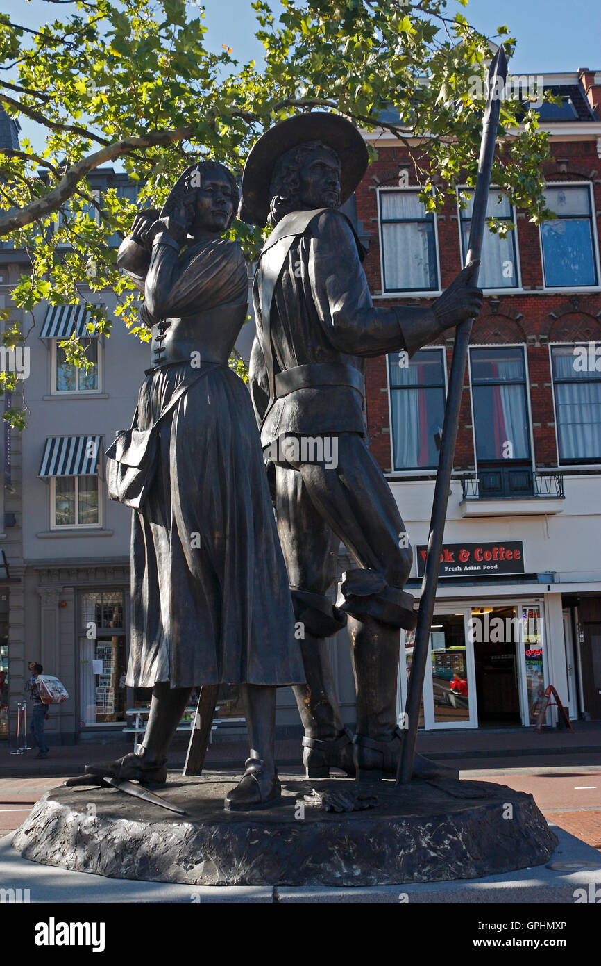 Statue of the heroes Kenau and Ripperda on Stationsplein, Haarlem ...