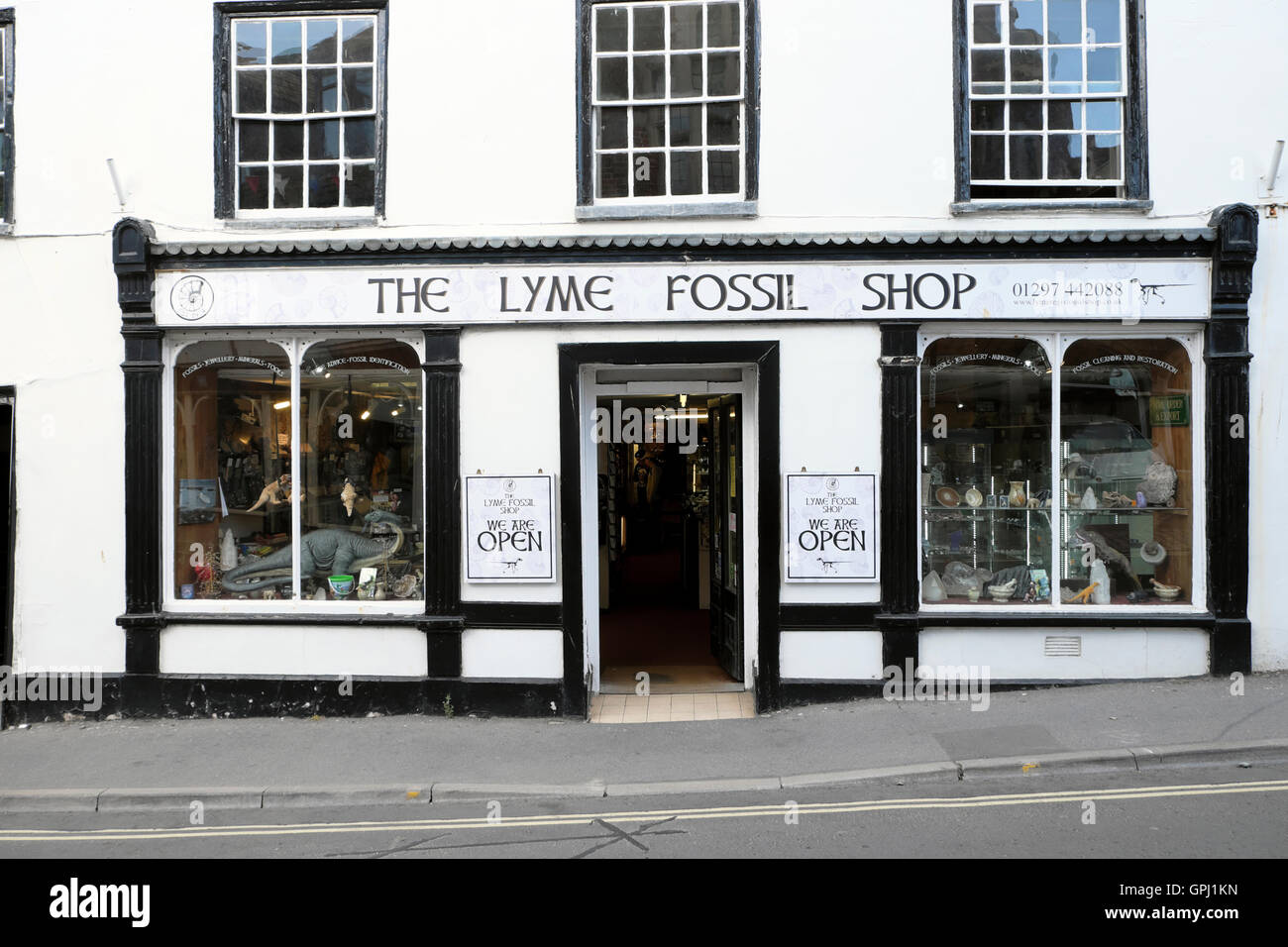 Fossil shop hi-res stock photography and images - Alamy