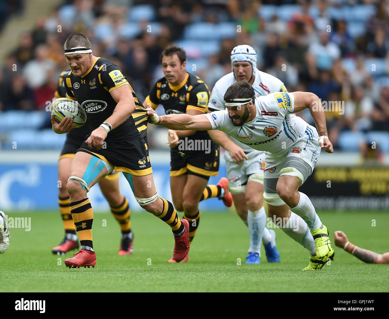 Wasps' Guy Thompson makes a break which leads to their first try during ...
