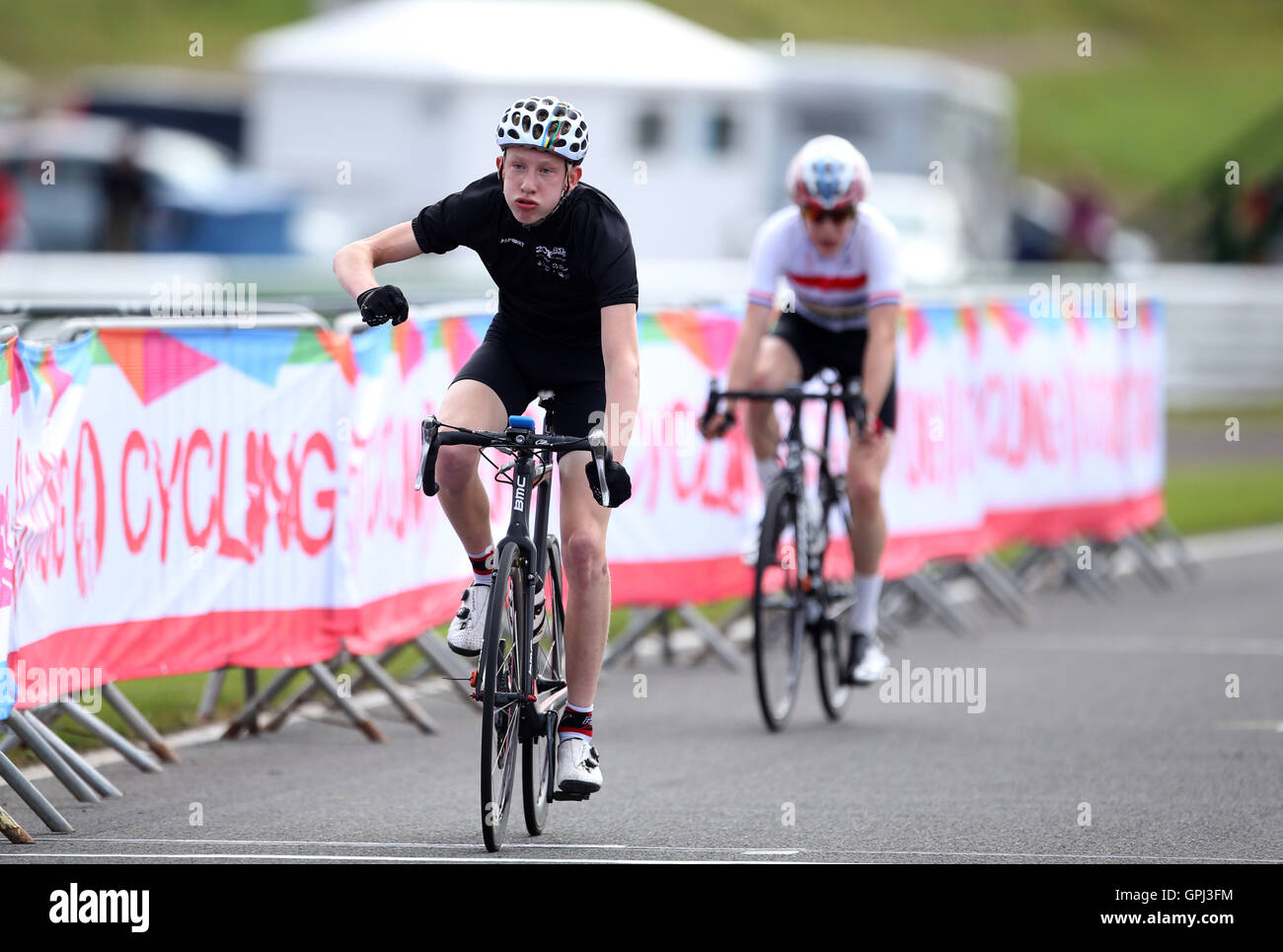 Lewis Askey West Midlands celebrates winning against Sean Flynn ...