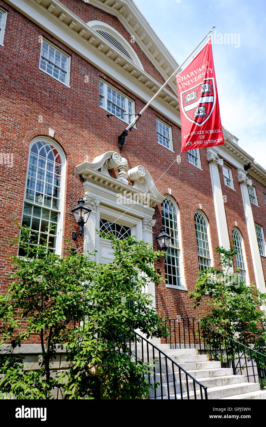 Harvard graduate hi-res stock photography and images - Alamy