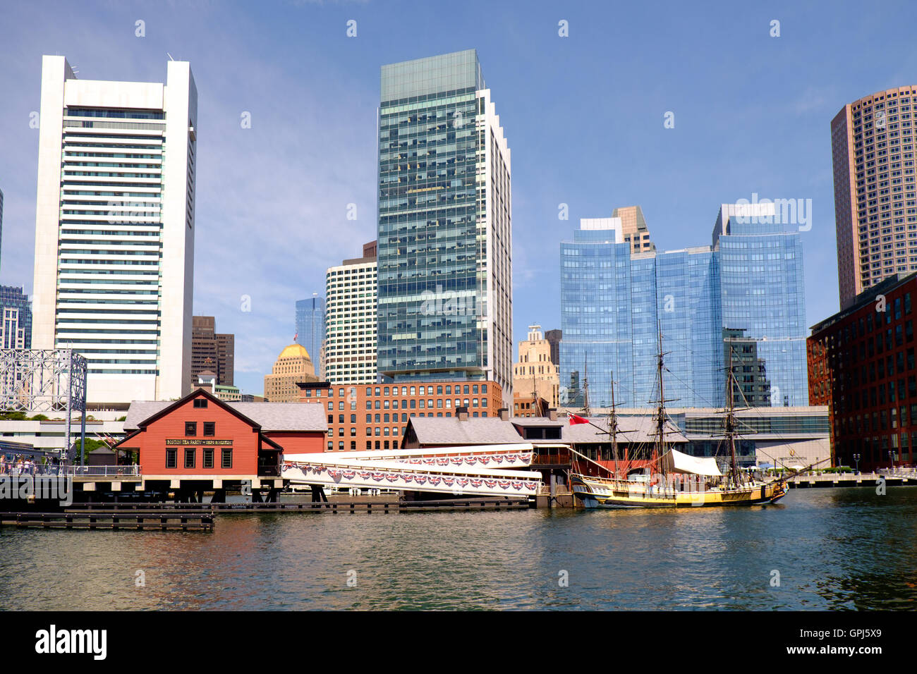 Boston tea party tea chest hi-res stock photography and images - Alamy