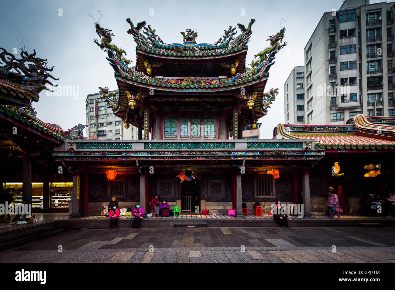 Exterior of the Longshan Temple, in Taipei, Taiwan Stock Photo - Alamy