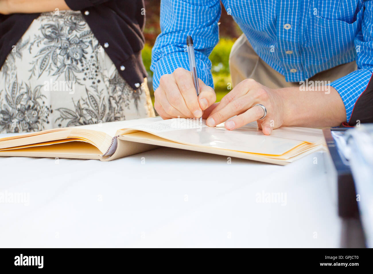 Book contract hi-res stock photography and images - Alamy