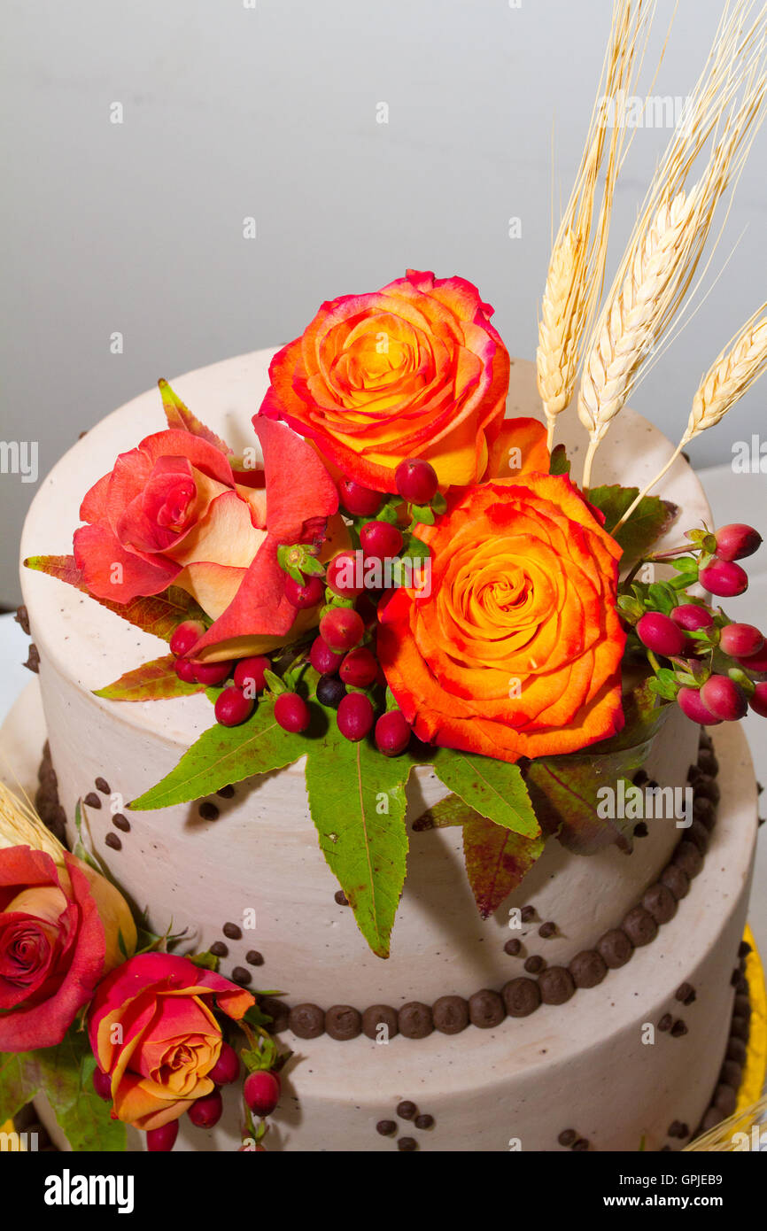 Fall floral cake hi-res stock photography and images - Alamy