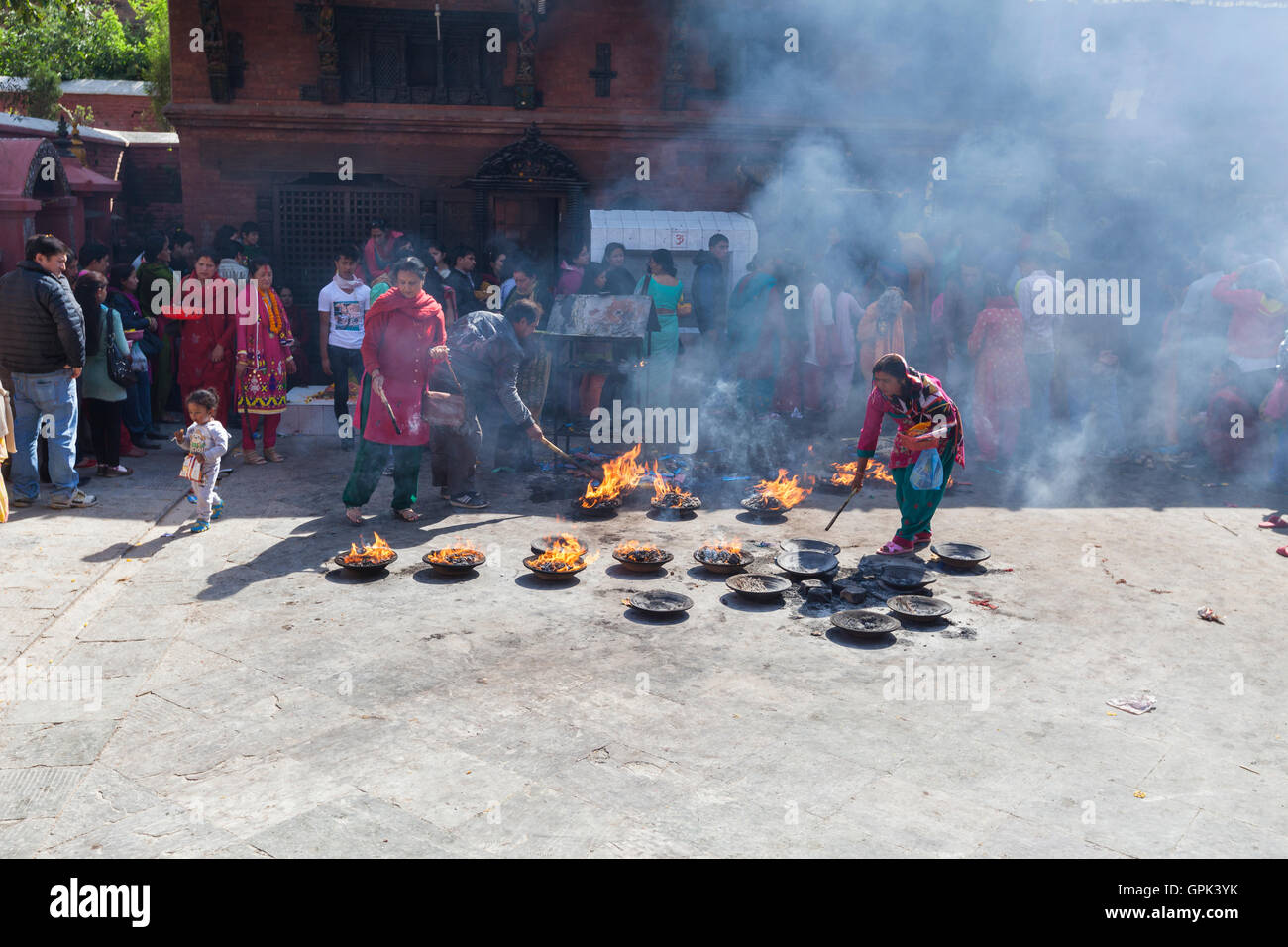 Yajna hi-res stock photography and images - Alamy