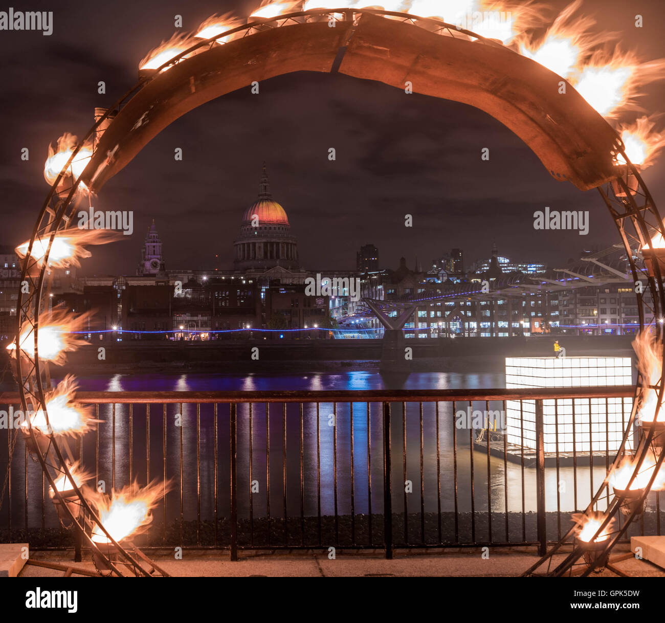 Fire artists hi-res stock photography and images - Alamy