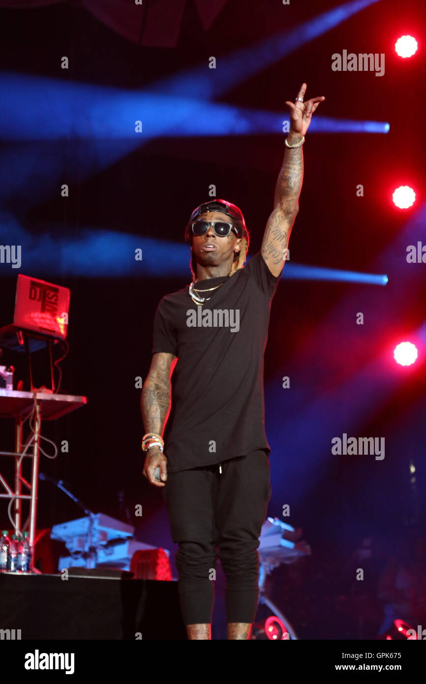 Lil wayne performing hi-res stock photography and images - Alamy