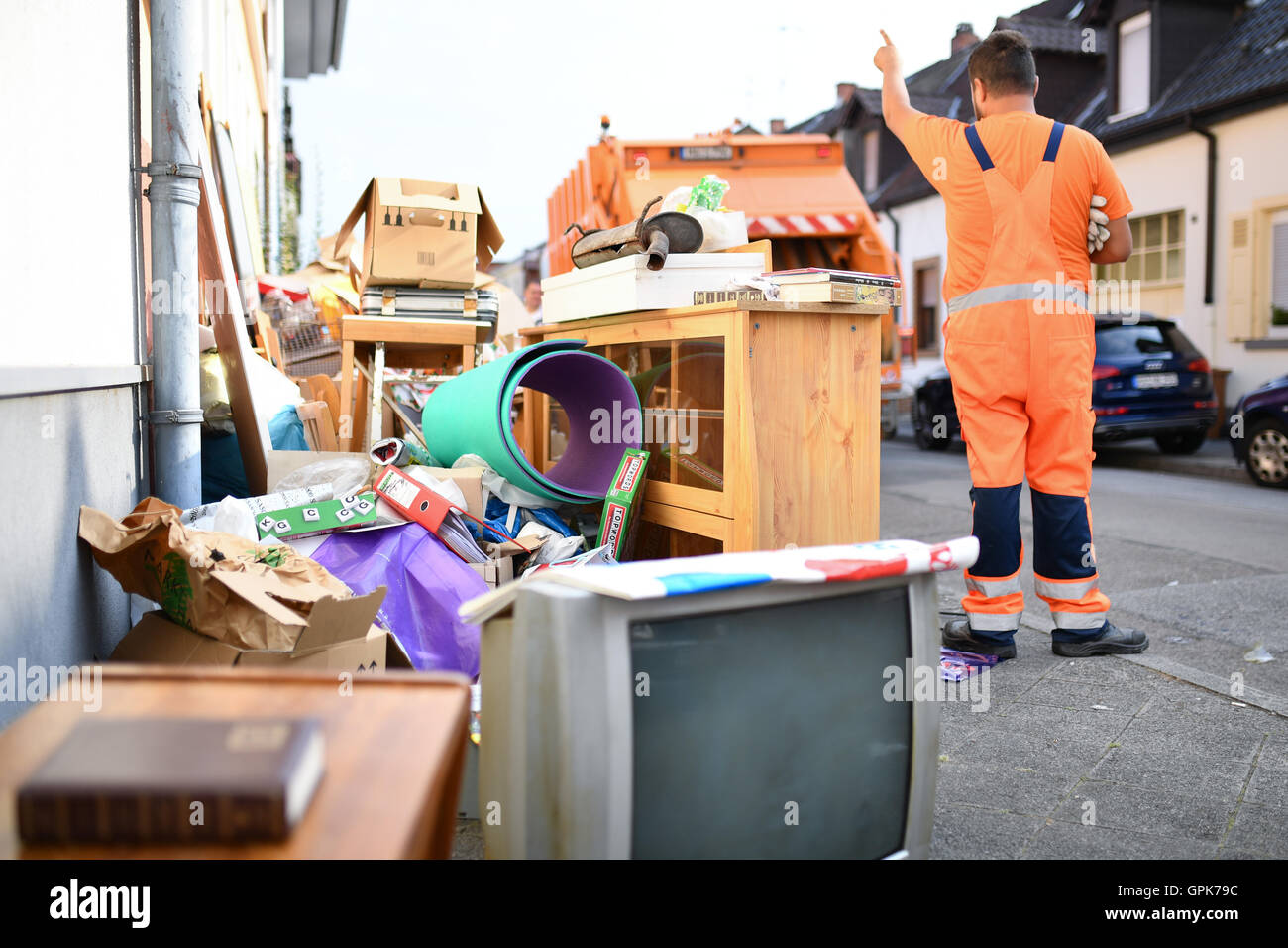 Mannheim, Germany. 1st Sep, 2016. Garbage collectors taking away ...