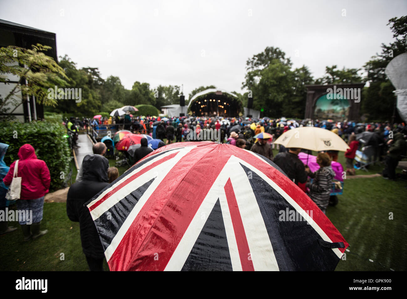 Larmer Tree Gardens, Dorset, UK. 3rd September, 2016. Festival goers ...