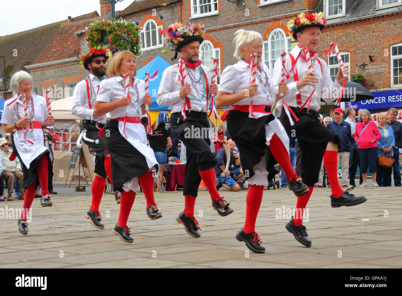 Wallingford, UK. 04th Sep, 2016. Morris dancers and street performers ...