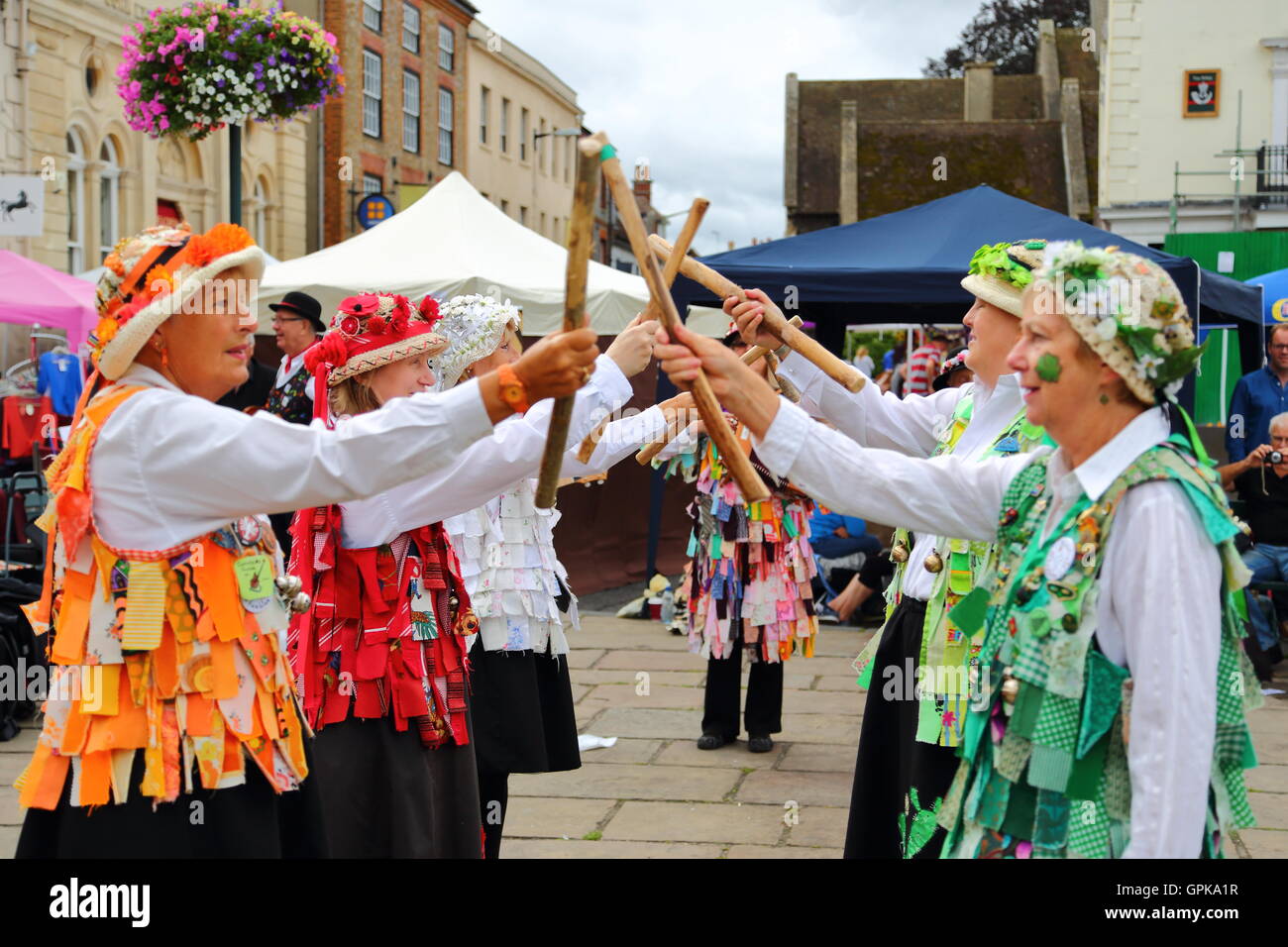 Wallingford, UK. 04th Sep, 2016. Morris dancers and street performers ...