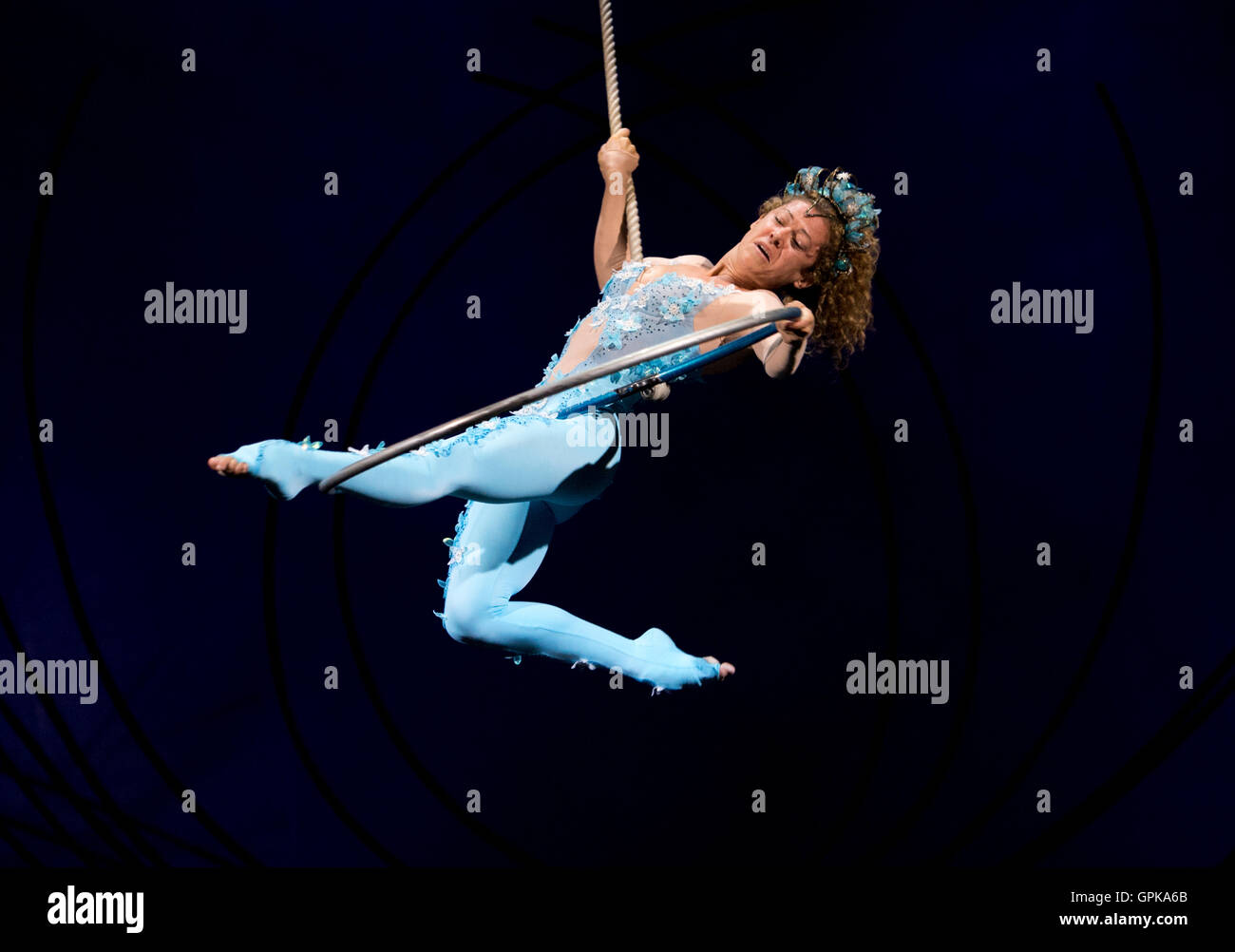 Cirque du soleil performer hi-res stock photography and images - Alamy