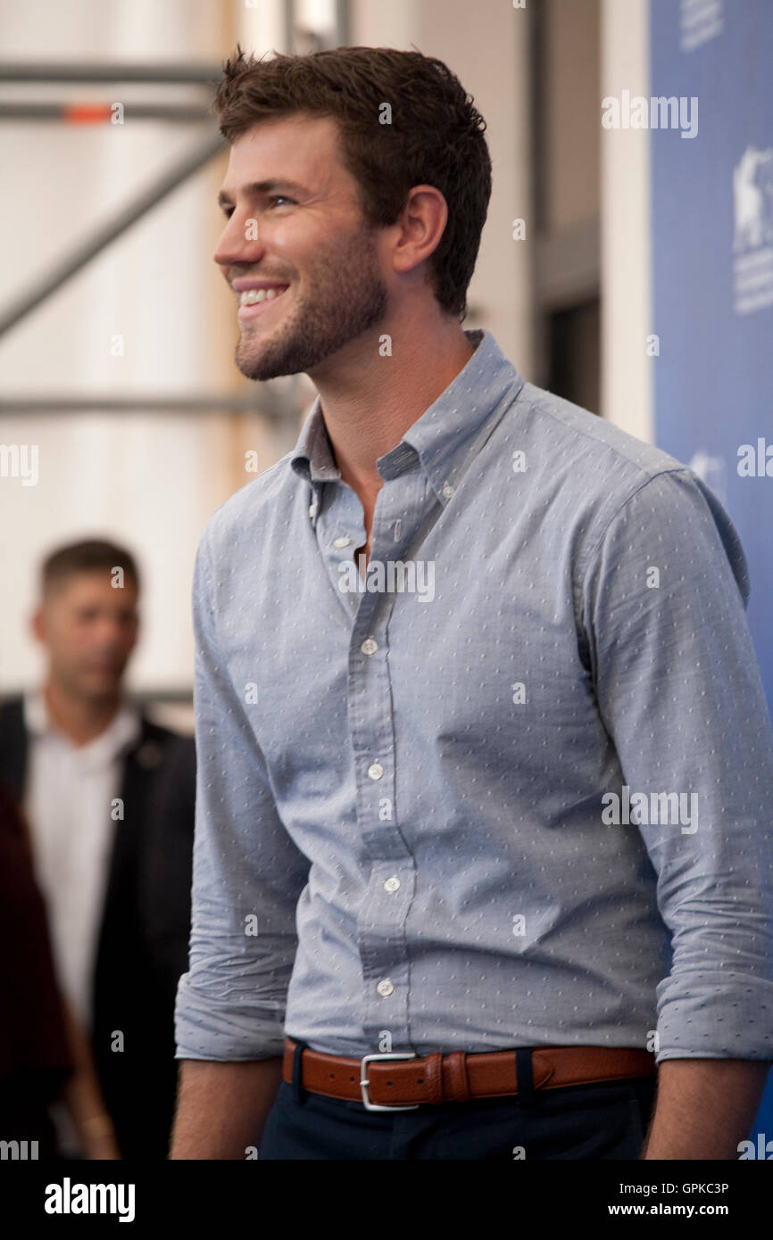 Austin Stowell