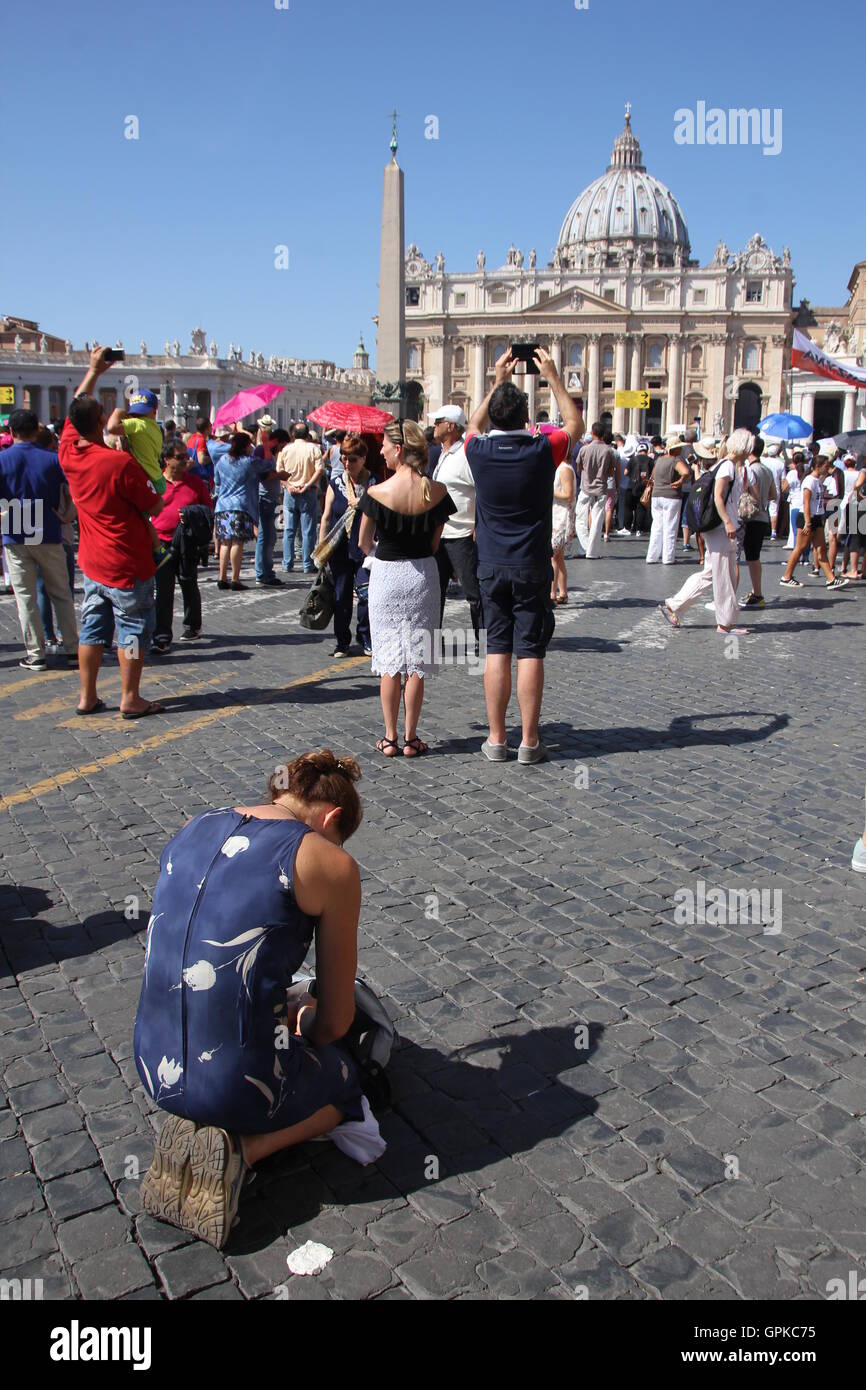 Rome, Italy. 4th Sep, 2016. Pilgrims from all the world gather in the ...