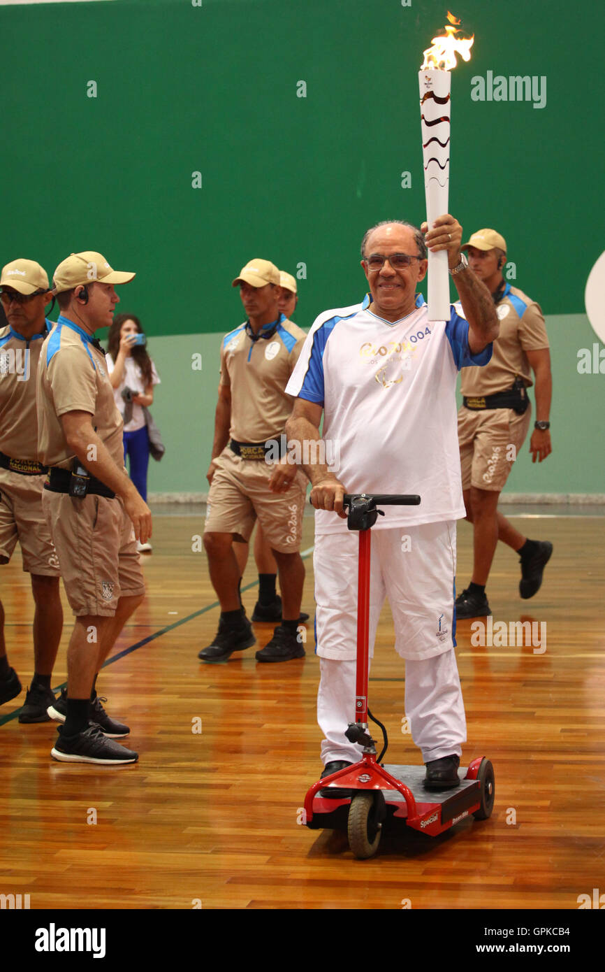 SÃO PAULO, SP - 04.09.2016: PASSAGE OF THE PARALYMPIC TORCH IN SP ...