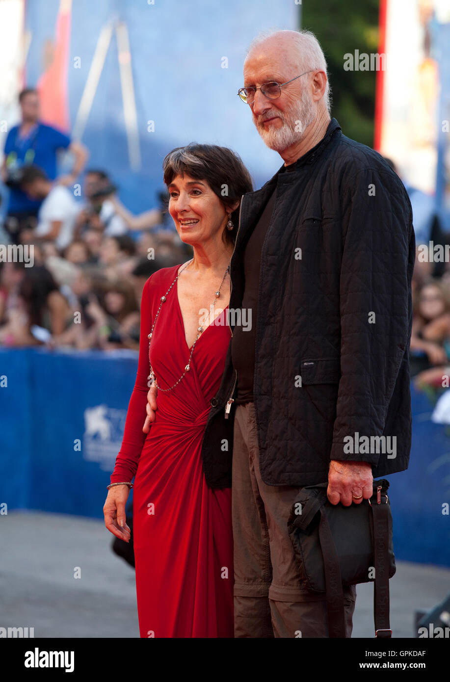 Anna stuart and james cromwell hi-res stock photography and images - Alamy