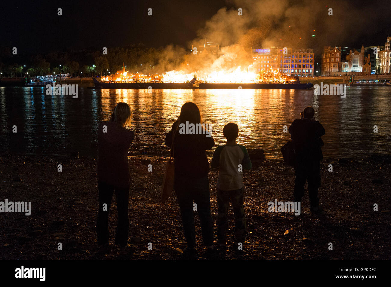 Londons burning hi-res stock photography and images - Alamy