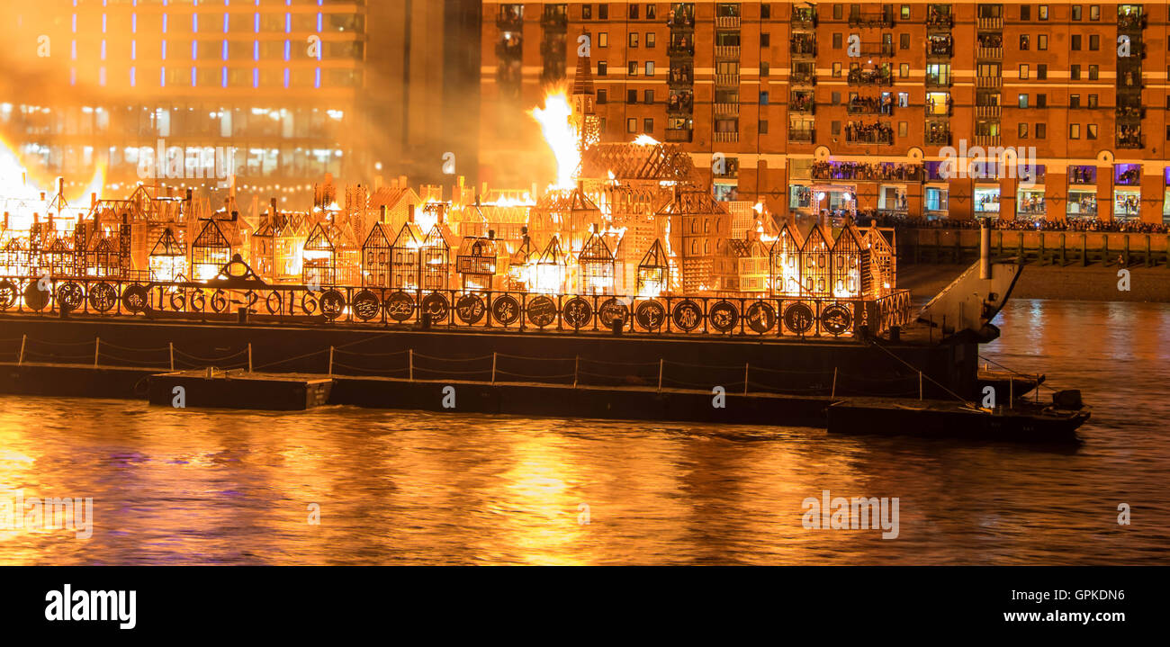 Londons burning hi-res stock photography and images - Alamy