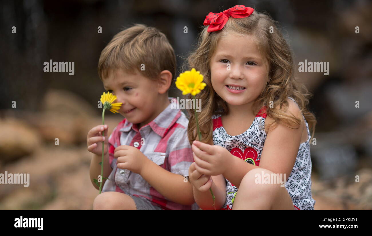 Edmond, Oklahoma, USA. 8th Sep, 2016. Maddox and Emerson pose for photo ...