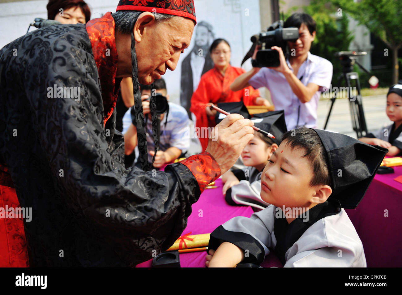 Chinese scholar writing hi-res stock photography and images - Alamy