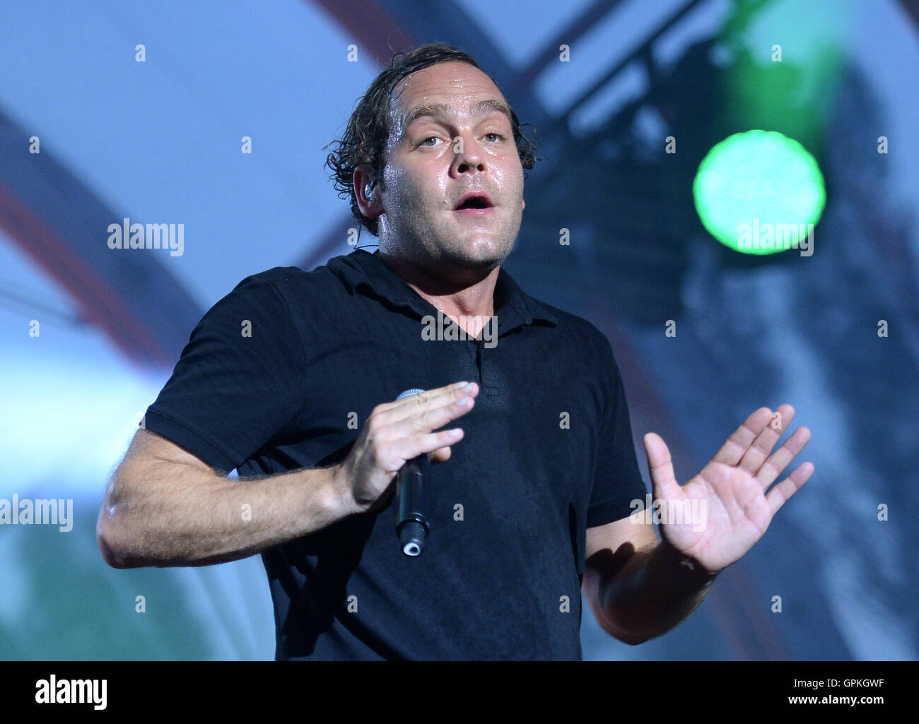Singer Bosse (Aki Bosse) stands on stage at the 'Fritz DeutschPoeten ...