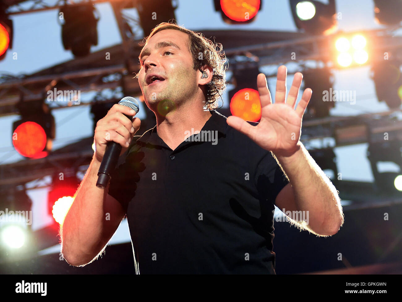 Singer Bosse (Aki Bosse) stands on stage at the 'Fritz DeutschPoeten ...