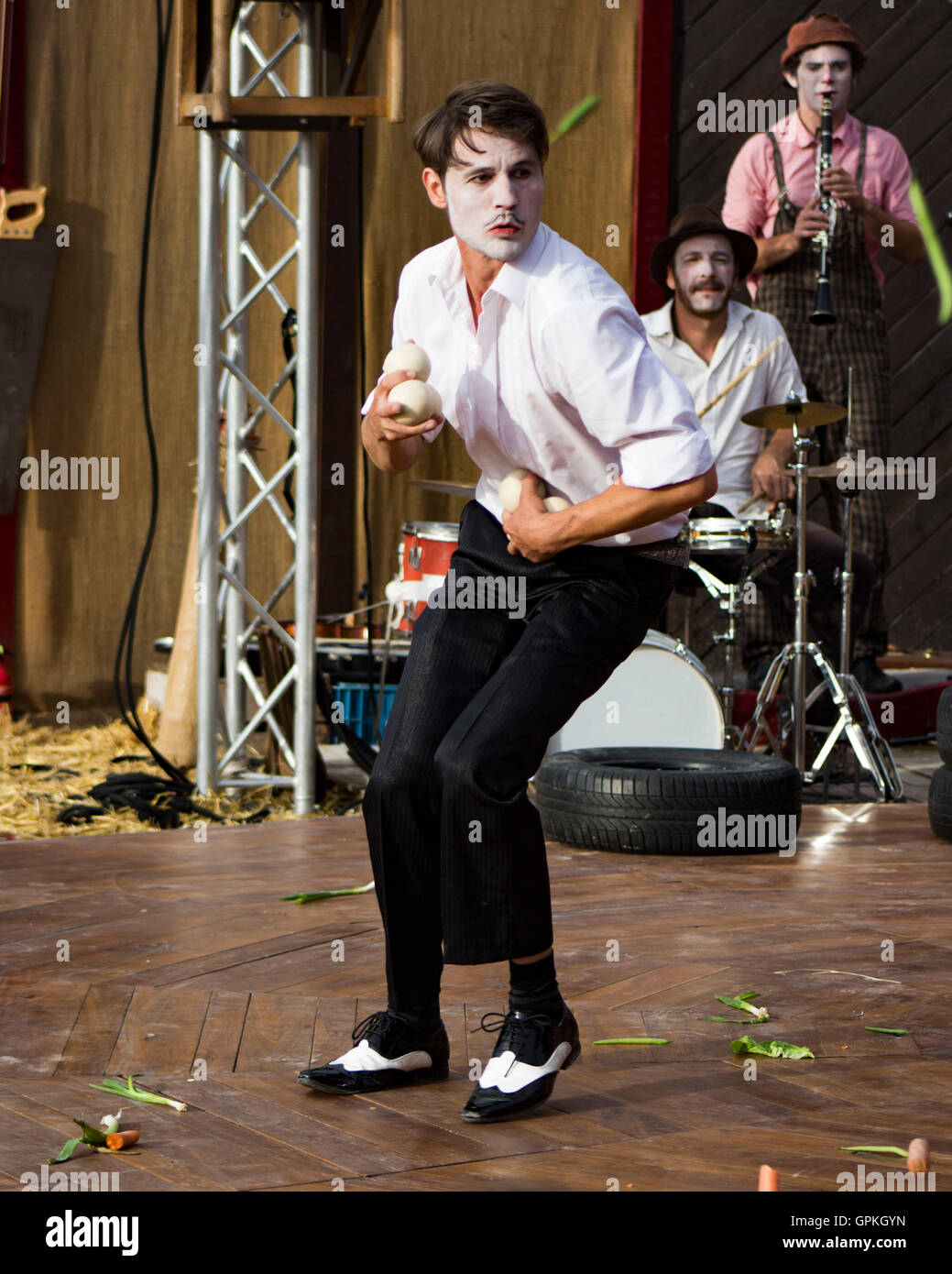 Actors of cirque hi-res stock photography and images - Alamy