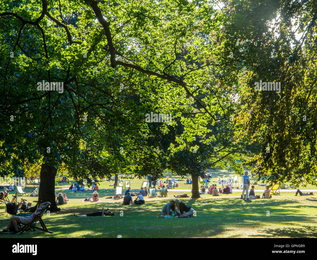 Late autumn in london hi-res stock photography and images - Alamy