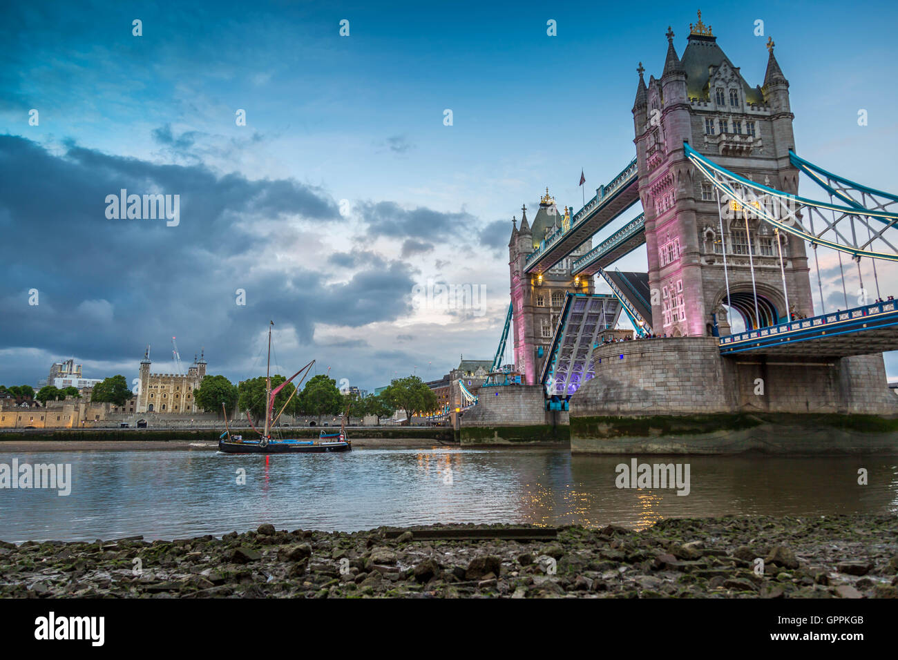 Tower bridge open boat hi-res stock photography and images - Alamy