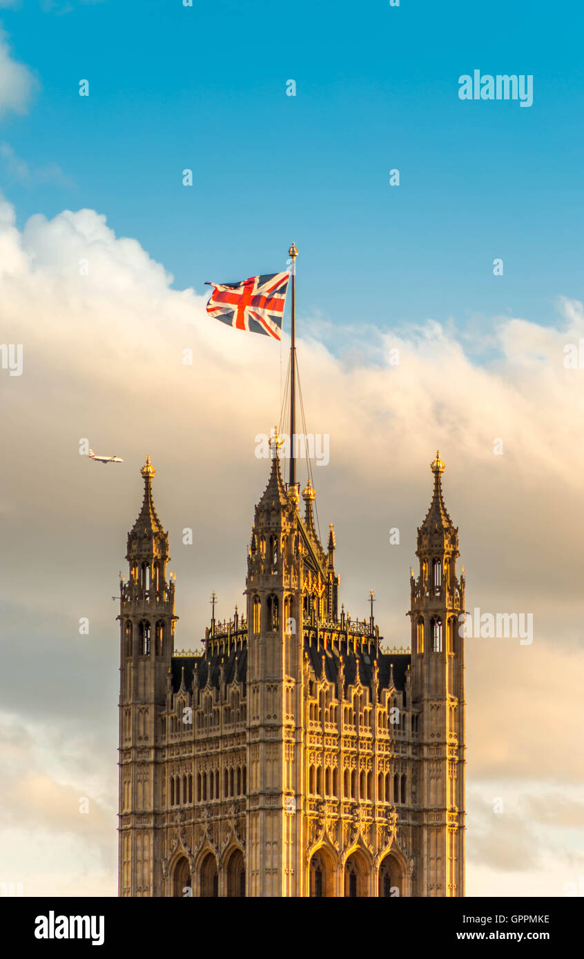 Union jack westminster hi-res stock photography and images - Alamy